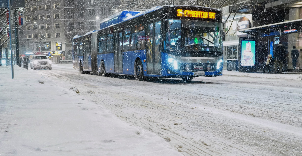 Zbog snega izmenjene trase autobuskih linija 65, 17, 31 i 21